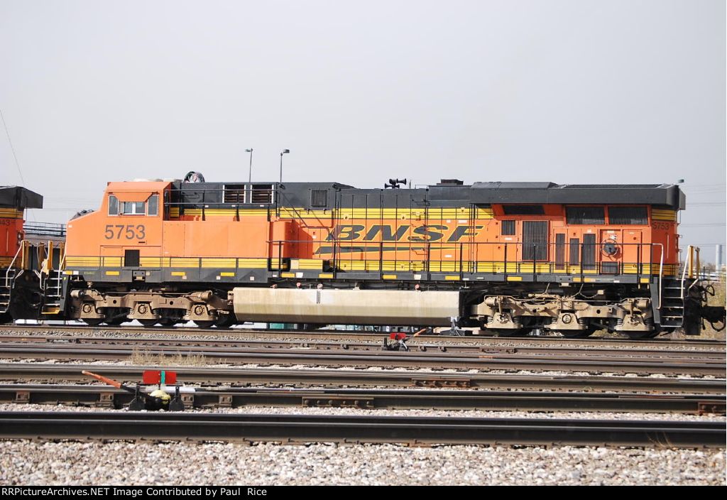 BNSF 5753